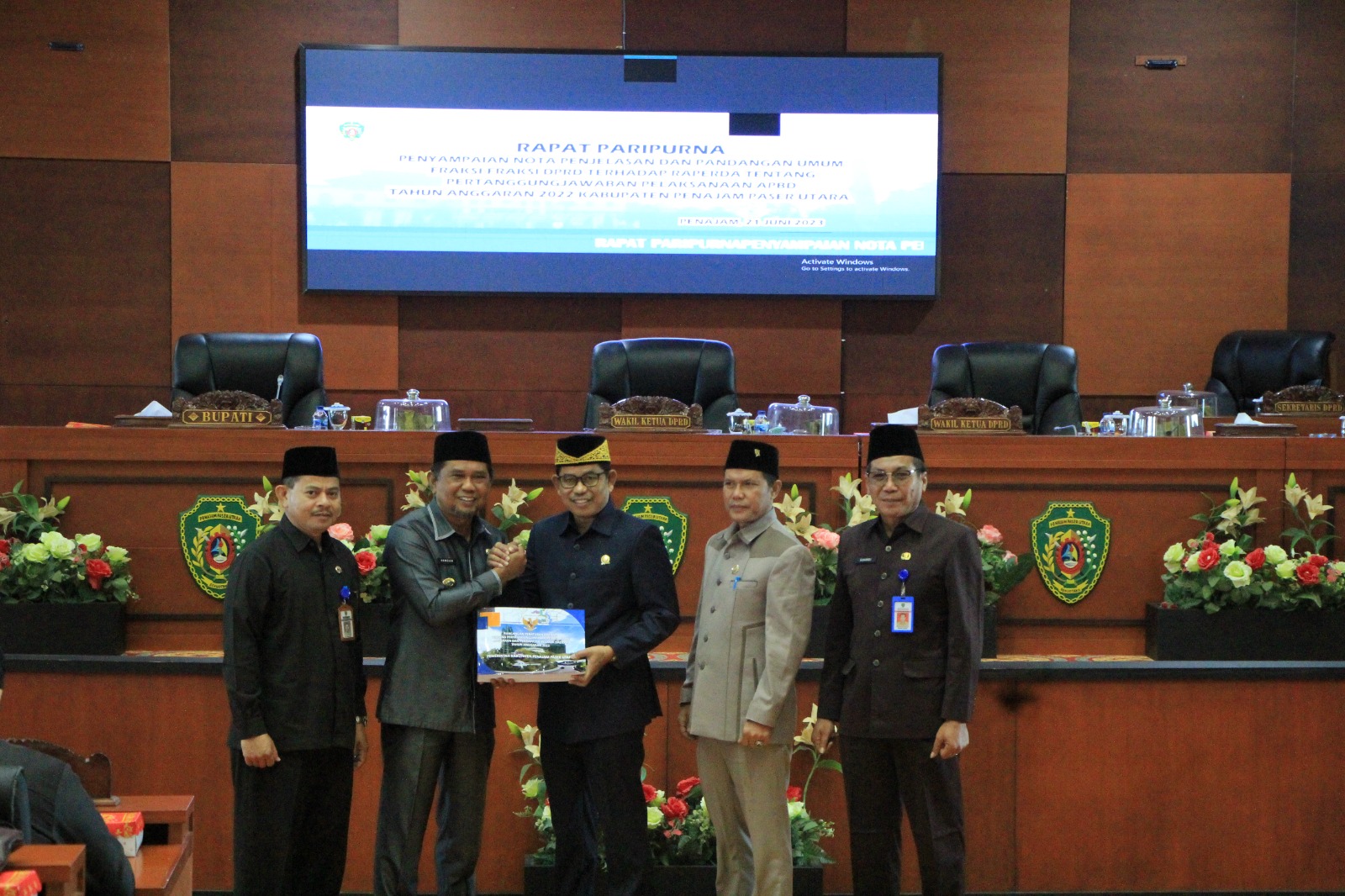 Hamdam Hadiri Rapat Paripurna Penyampaian Nota Penjelasan dan Pandangan Umum Fraksi – Fraksi ...
